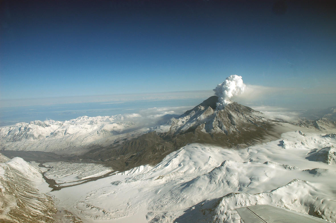 redoubt volcano eruption