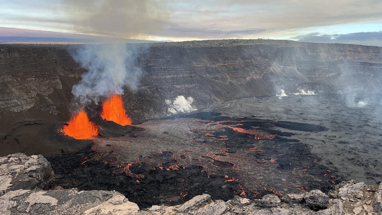volcano lava eruption